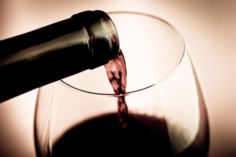Wine Addiction Symptoms: Is Drinking Wine Alone Dangerous?